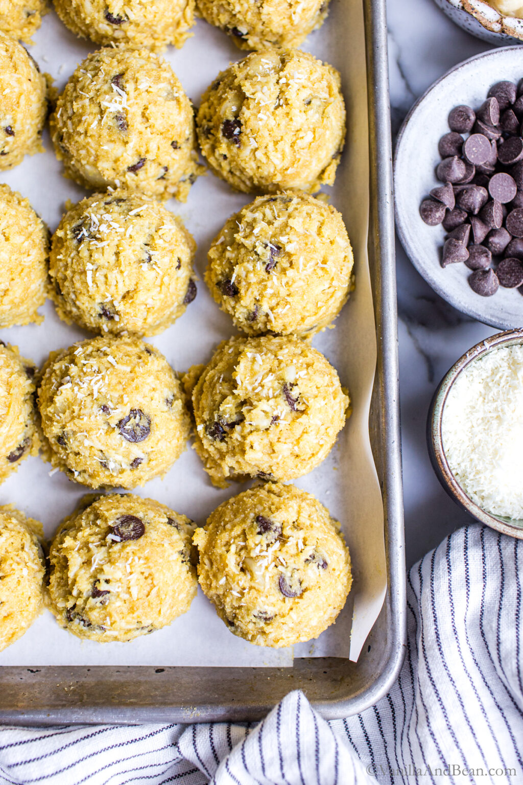 Coconut & Macadamia Nut Cookies (Royale Cookies)