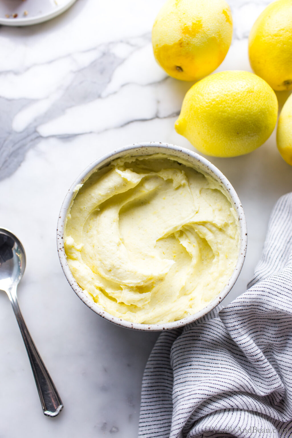 10 Minute Luscious Lemon Cream Cheese Frosting